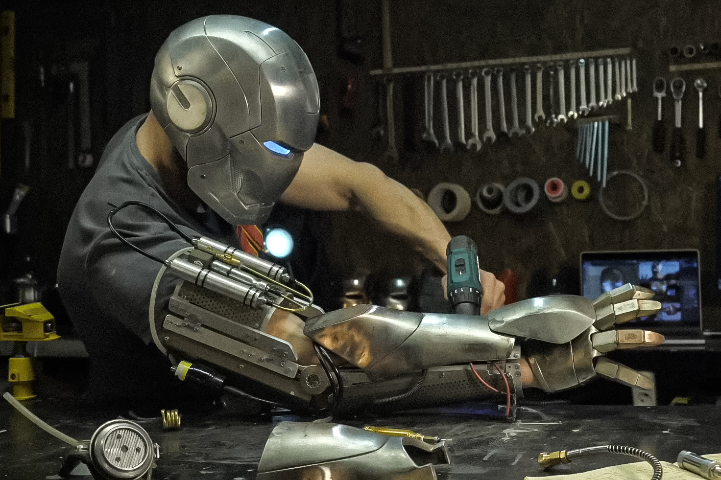 Youtuber Creates Own Real Life Working Iron Man Suit - Pubity