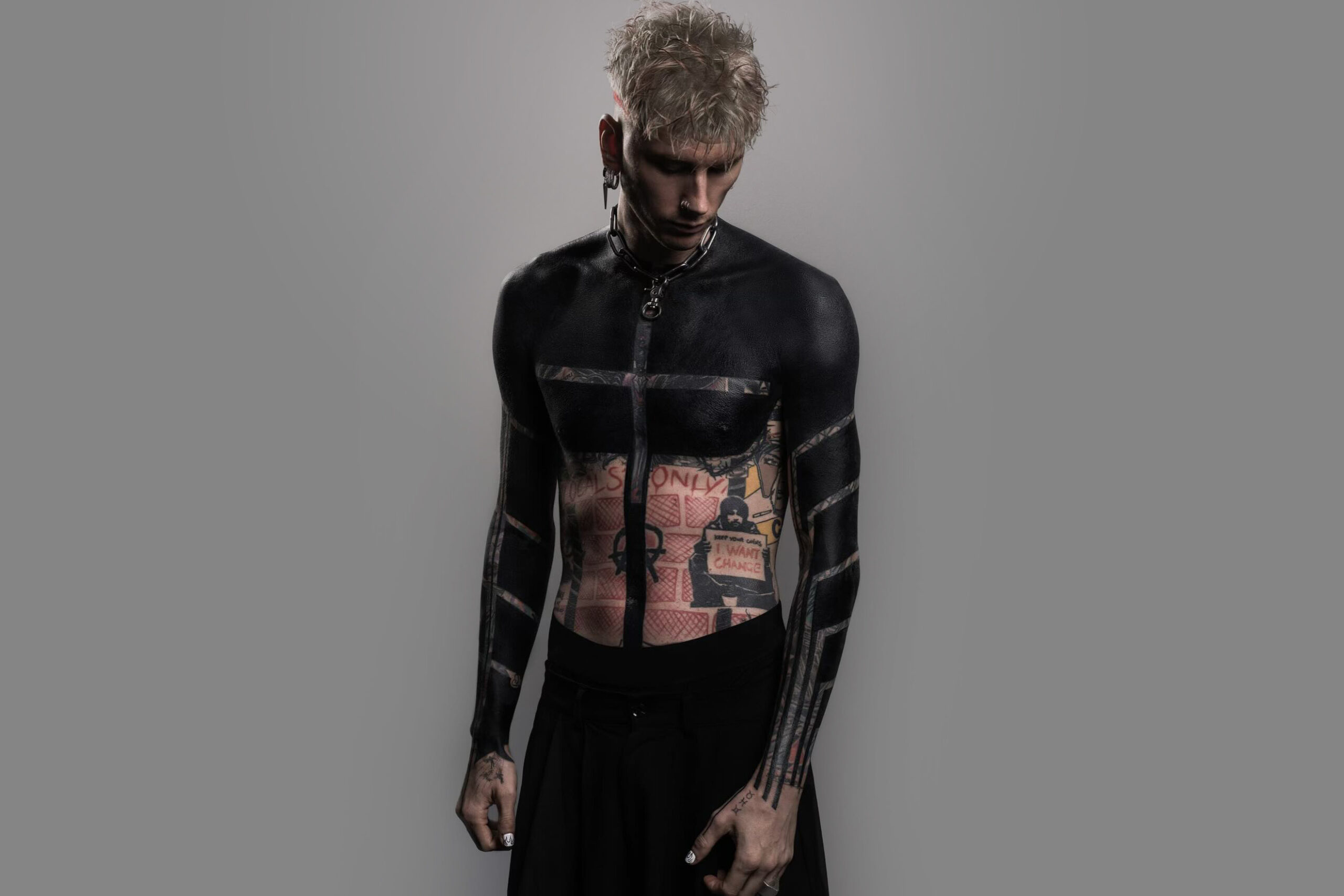 Machine Gun Kelly Unveils Dramatic New Tattoo - Pubity