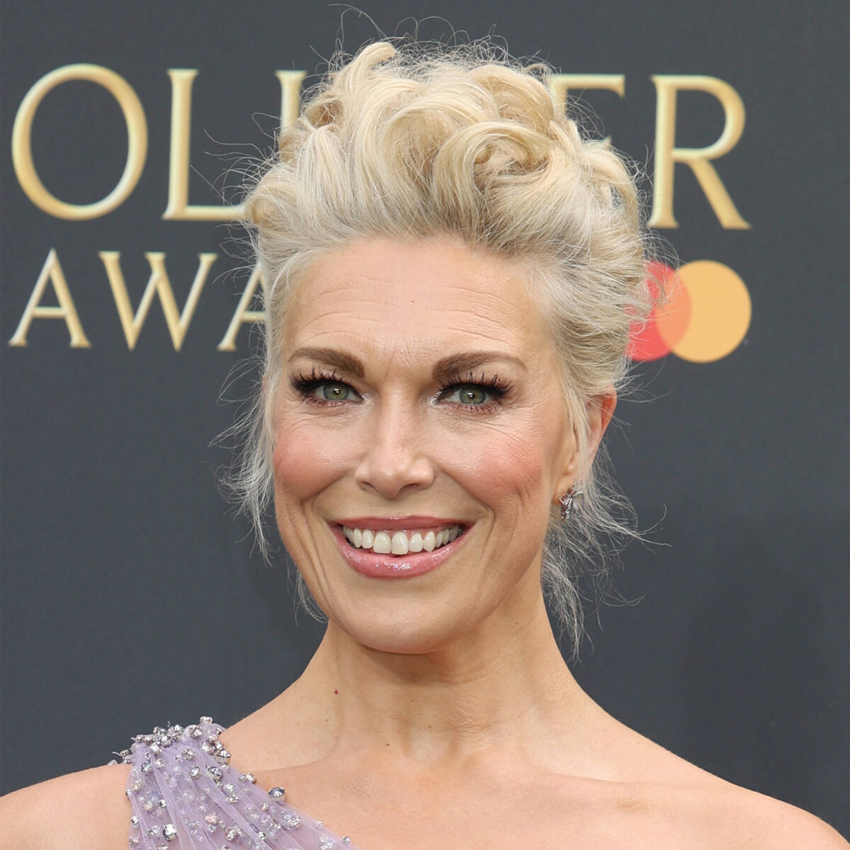 Hannah Waddingham goes viral for response to demanding photographer ...