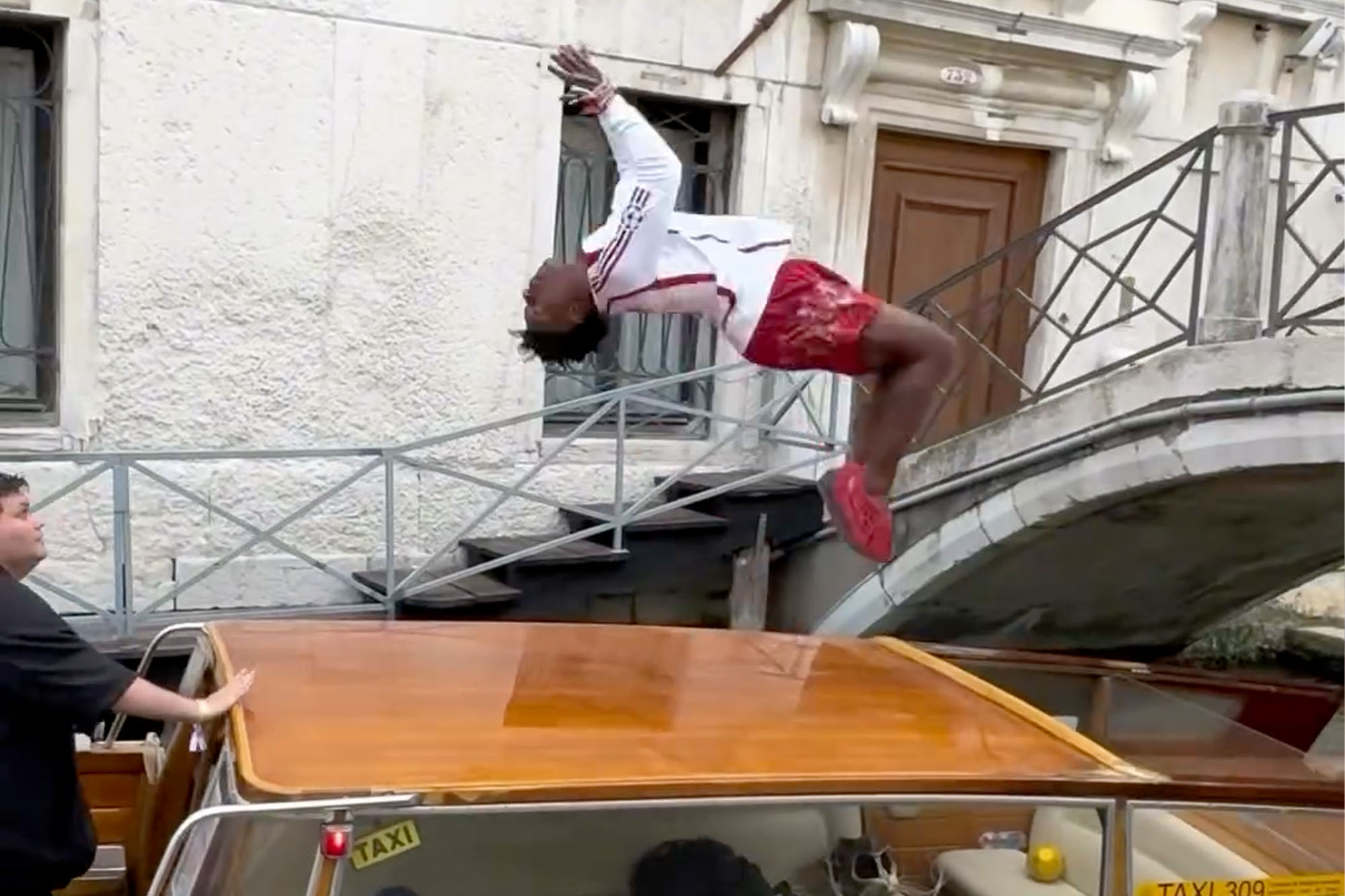 IShowSpeed goes viral in in incredible Italian parkour - Pubity