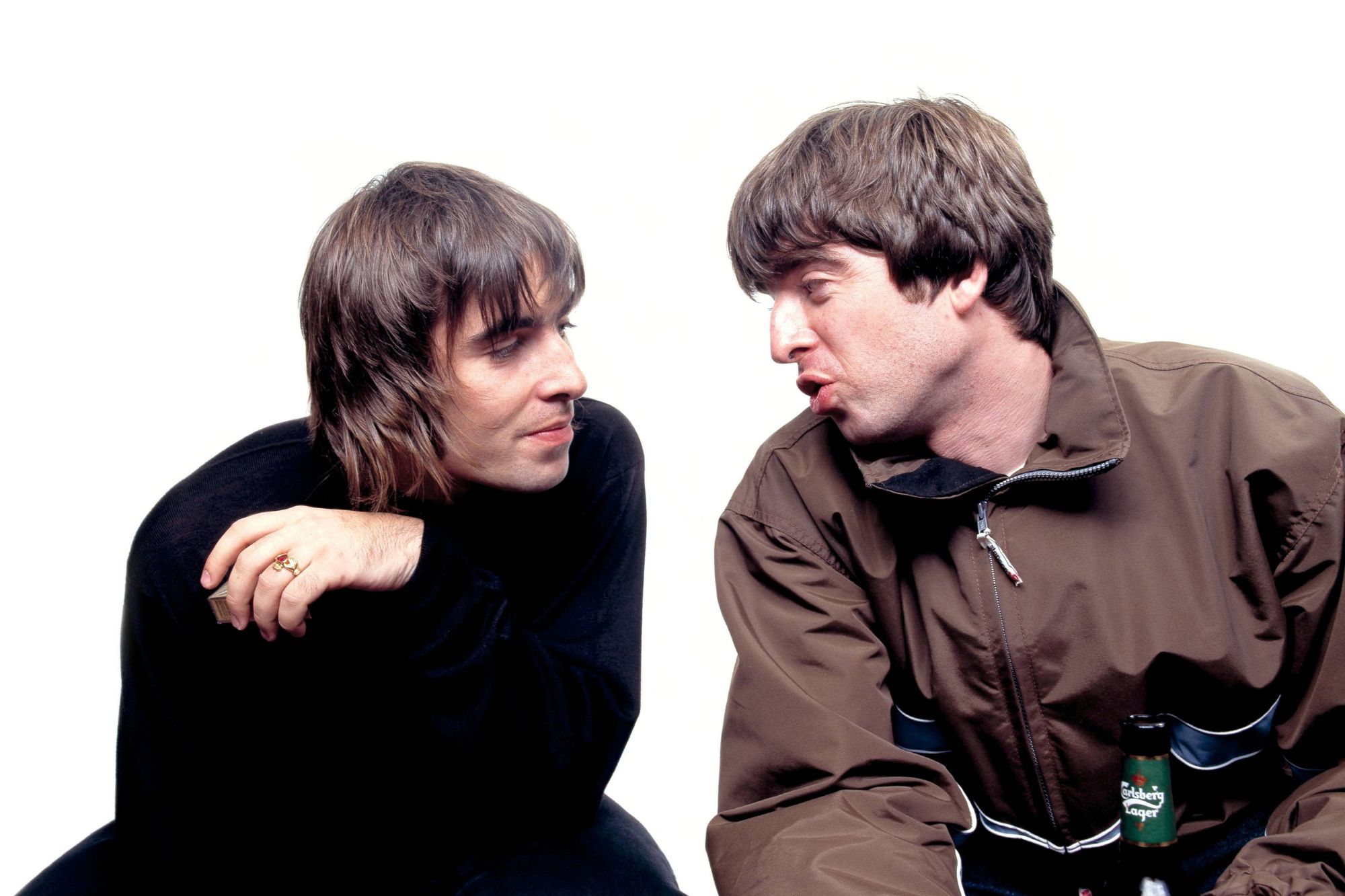 Oasis fans react to ticket prices for reunion tour - Pubity