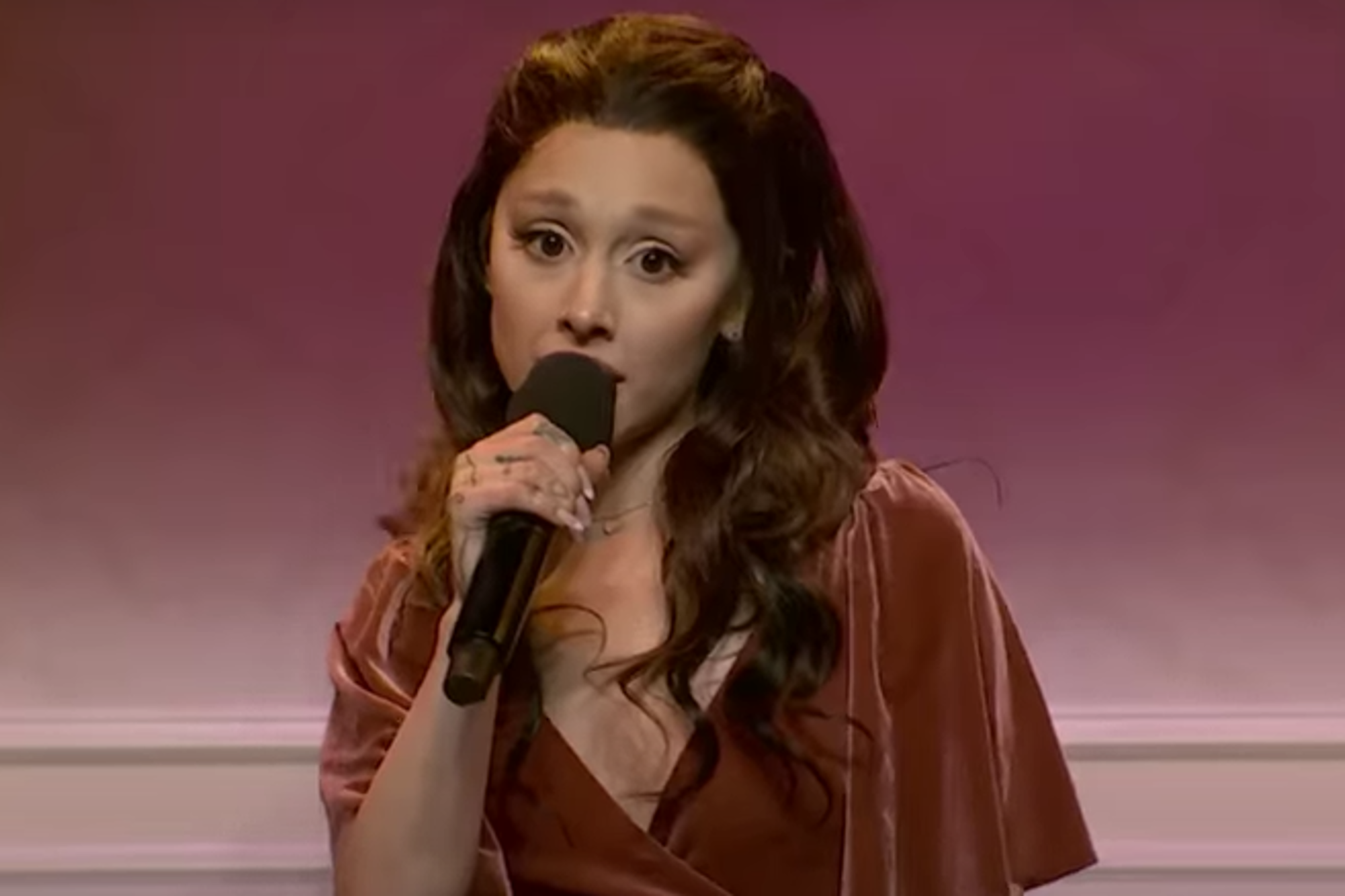 Fans go wild for Ariana Grande’s Espresso parody - Pubity