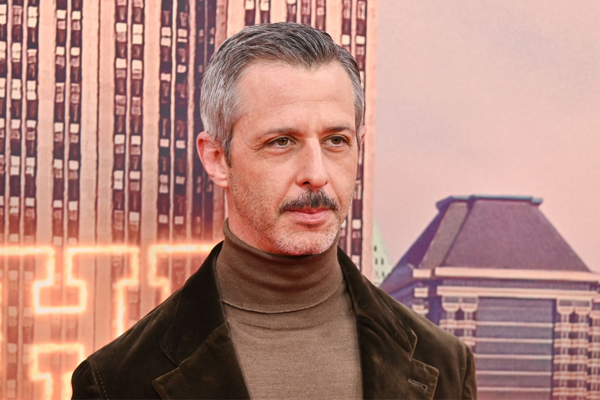 Jeremy Strong confirms he’s been cast in Bruce Springsteen biopic - Pubity