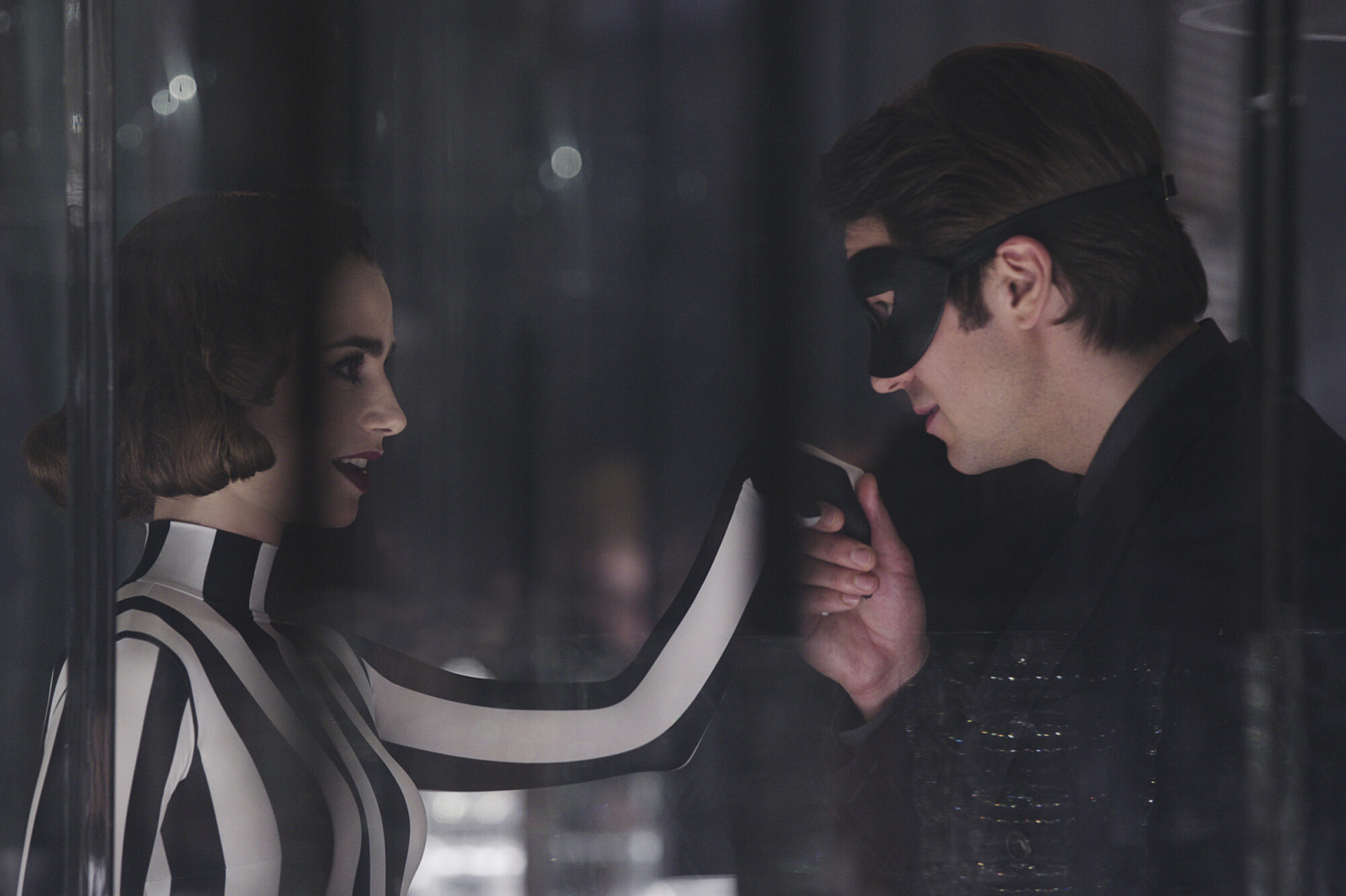 Emily in Paris cast react to Lucas Bravo comments - Pubity