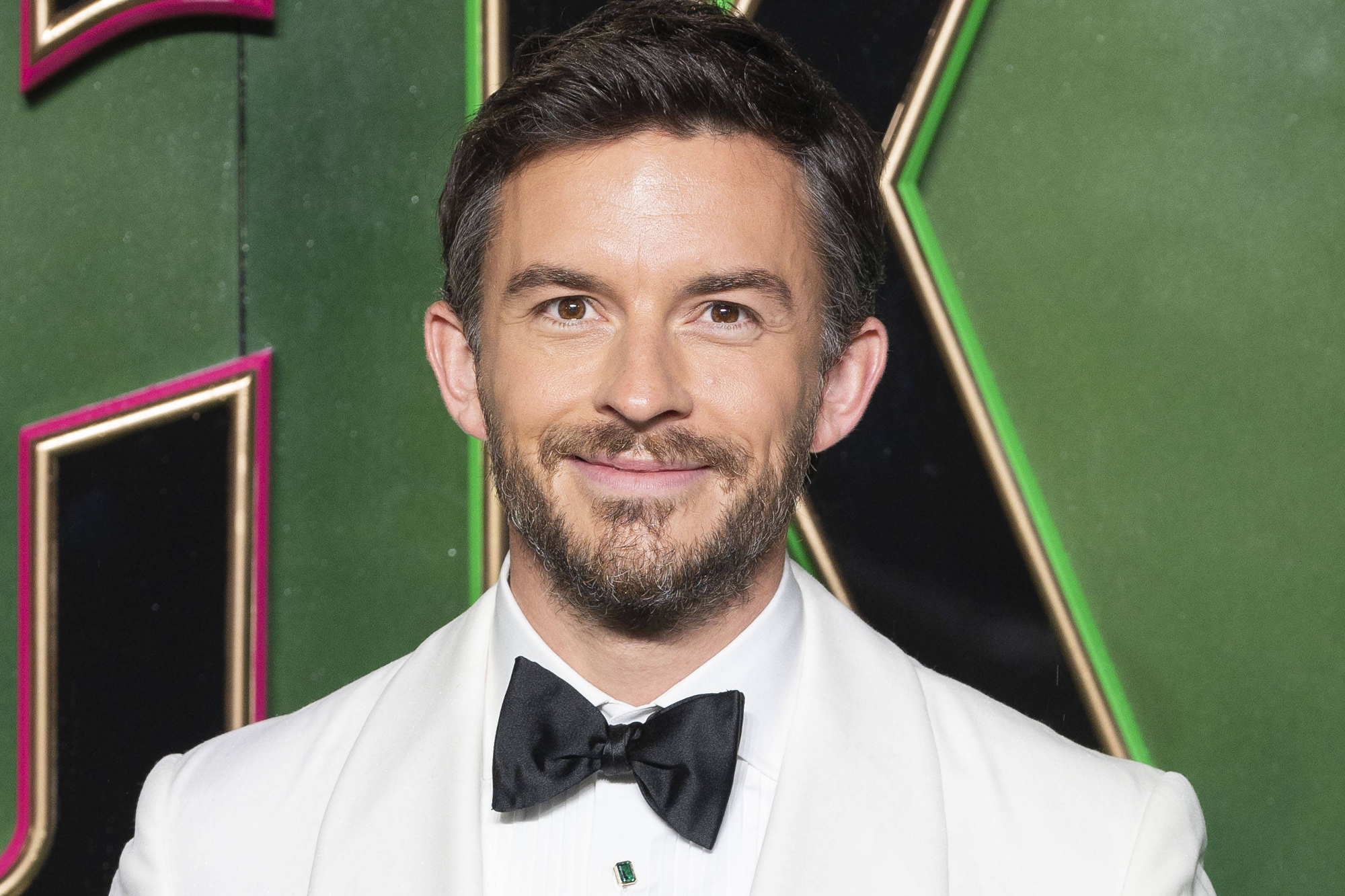 What is Jonathan Bailey’s net worth? - Pubity
