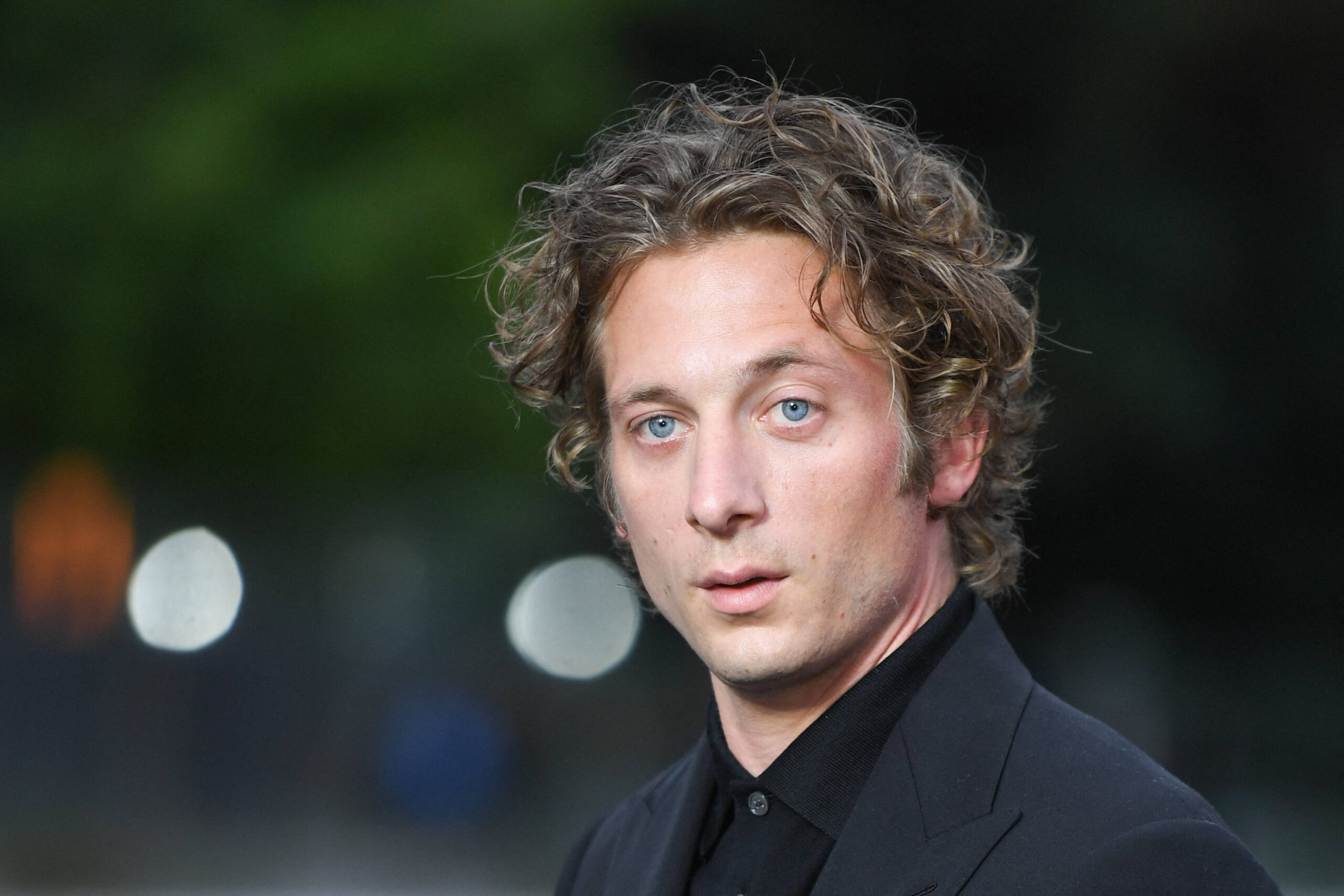 Jeremy Allen White joins The Mandalorian & Grogu cast - Pubity