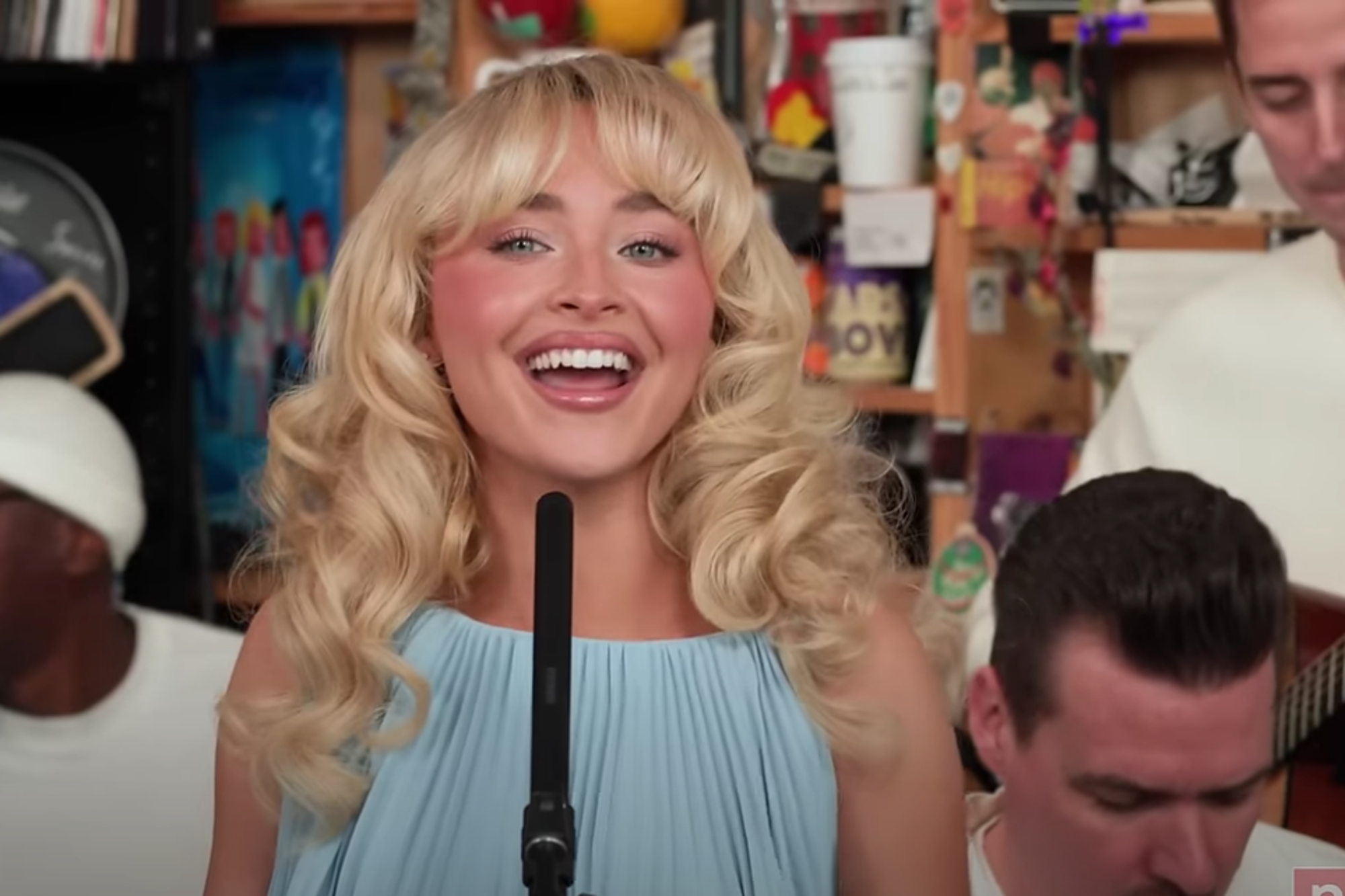 Sabrina Carpenter lands Christmas Number 1 album - Pubity