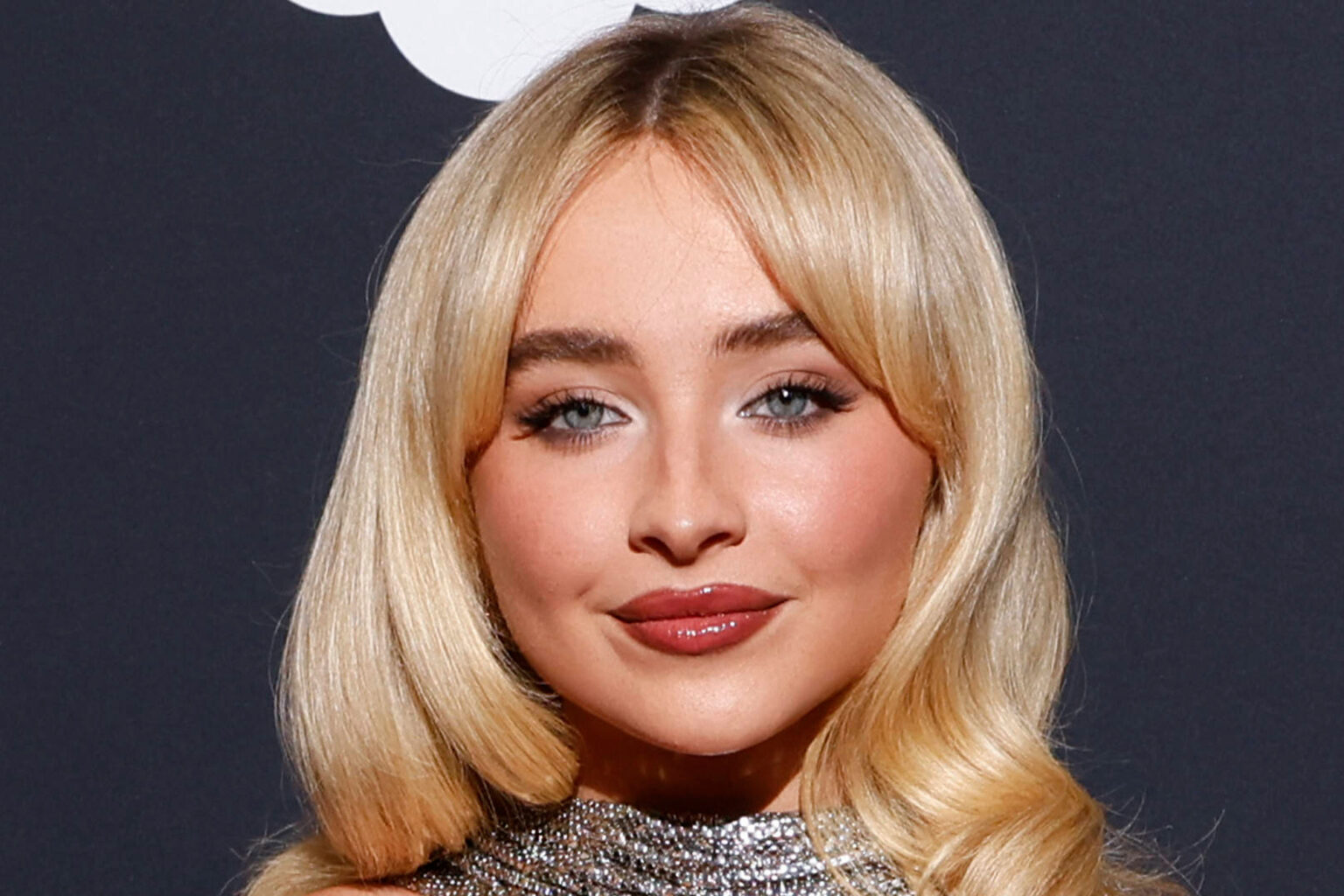 Sabrina Carpenter Lands Christmas Number 1 Album Pubity