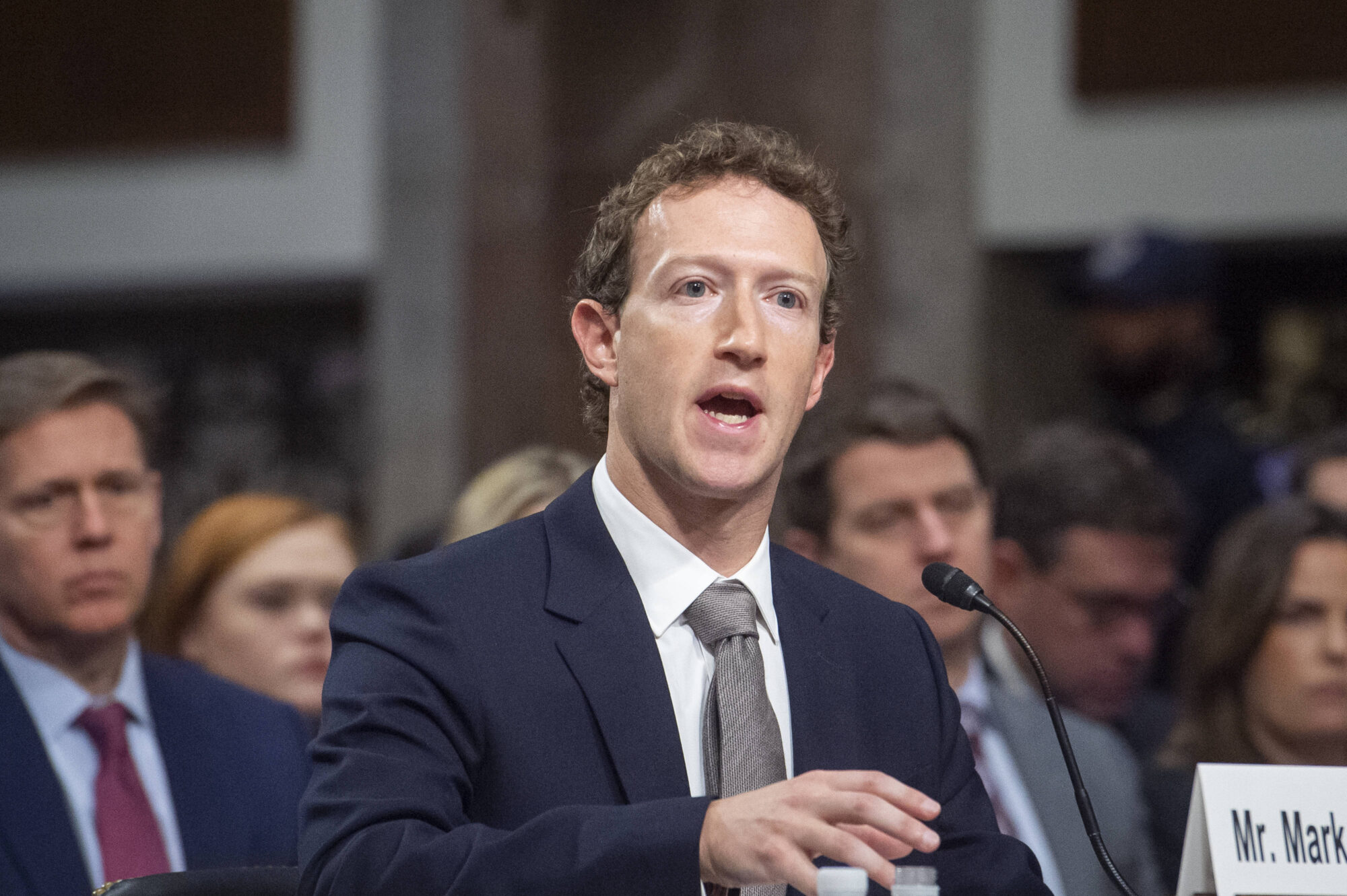 Did Mark Zuckerberg Look At Lauren Sánchez? - Pubity
