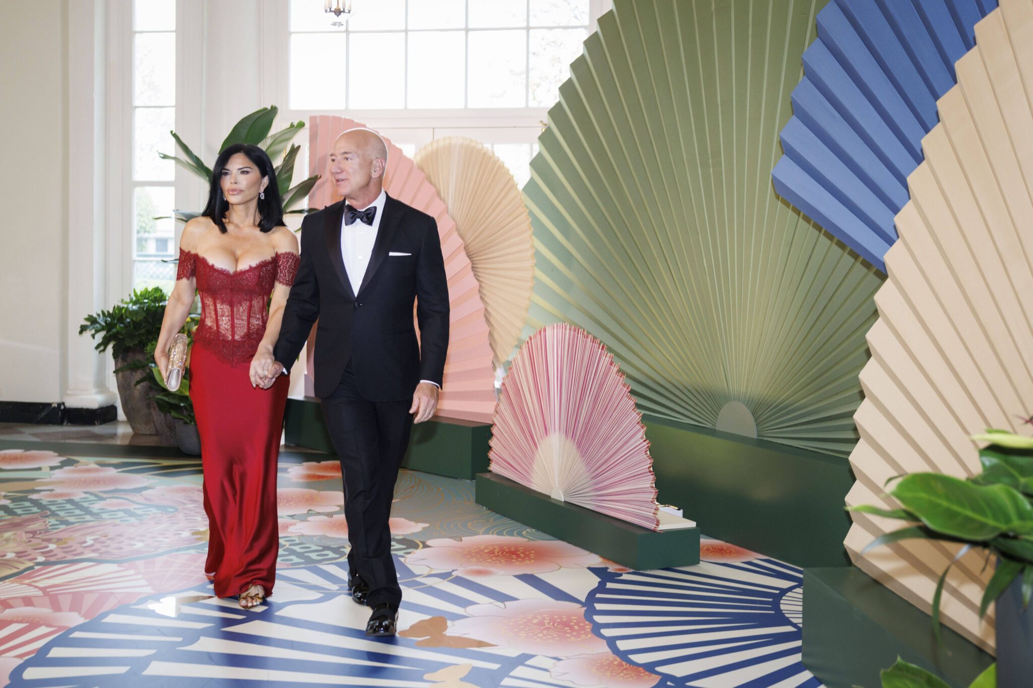 Did Mark Zuckerberg Look At Lauren Sánchez? - Pubity