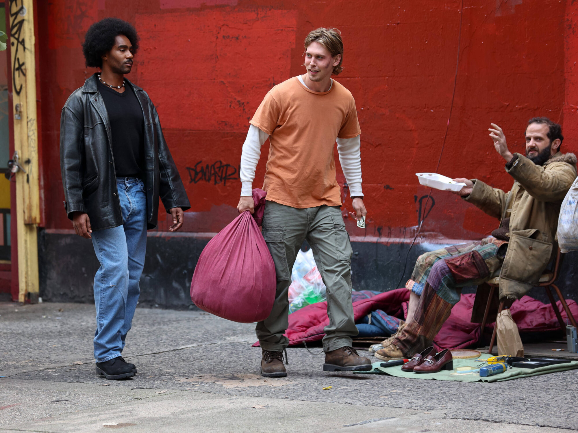 Caught Stealing: Everything about the film - Pubity
