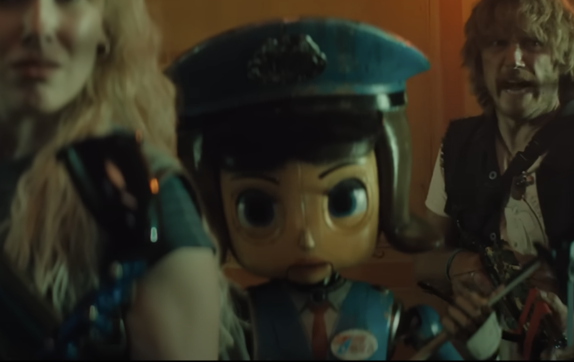 Who voices the robots in The Electric State? - Pubity