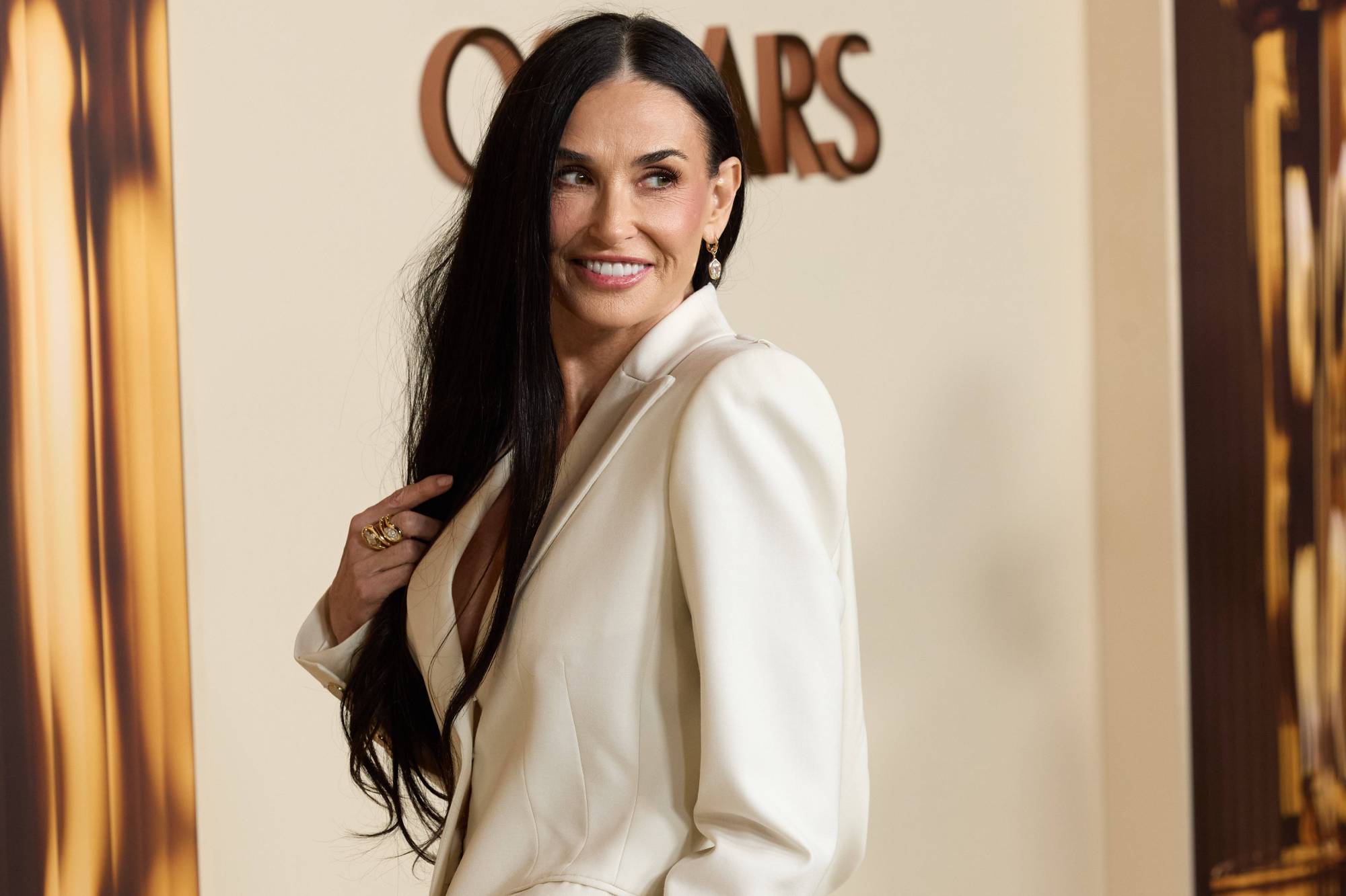 Demi Moore: Gary Oldman sorry for on-set behaviour - Pubity