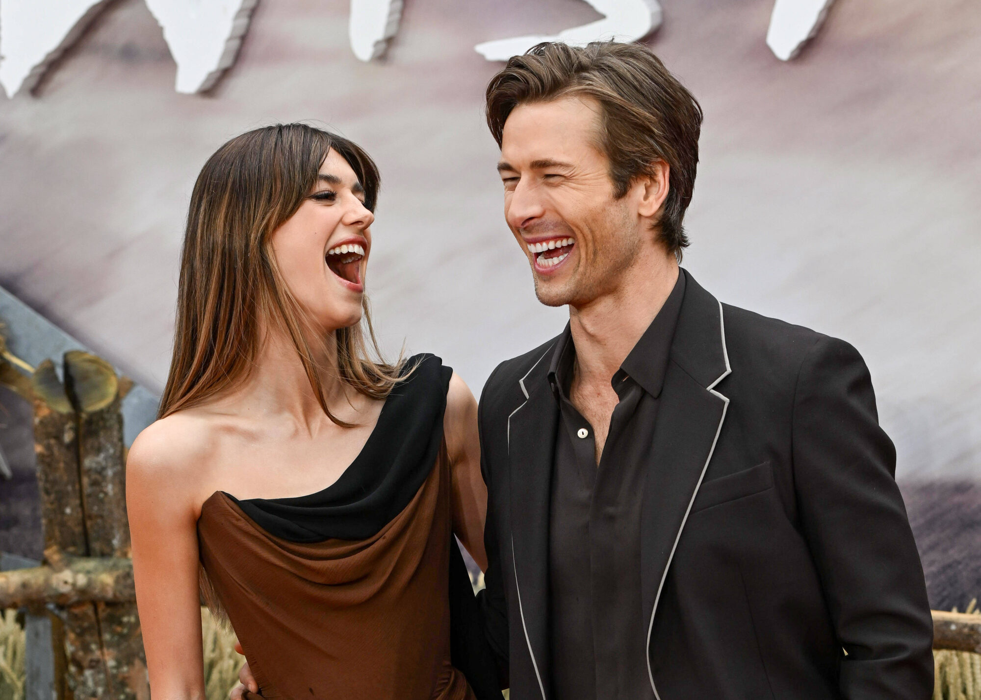 Daisy Edgar-Jones Talks Fan-Favorite Co-Stars - Pubity