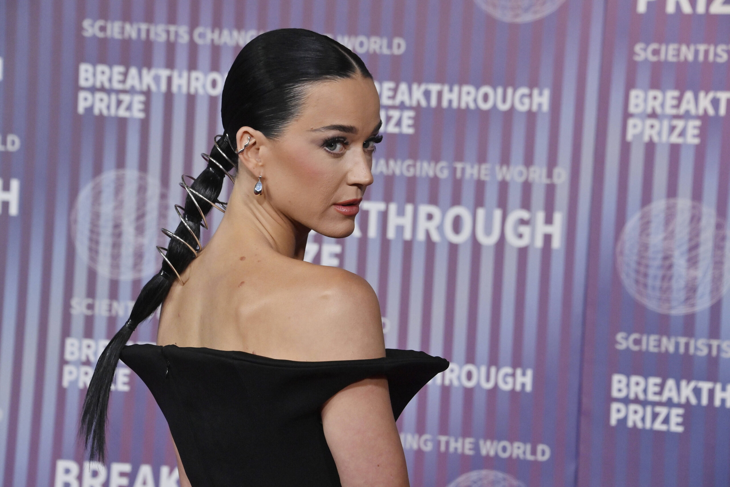 Katy Perry in space: Internet reacts- Pubity