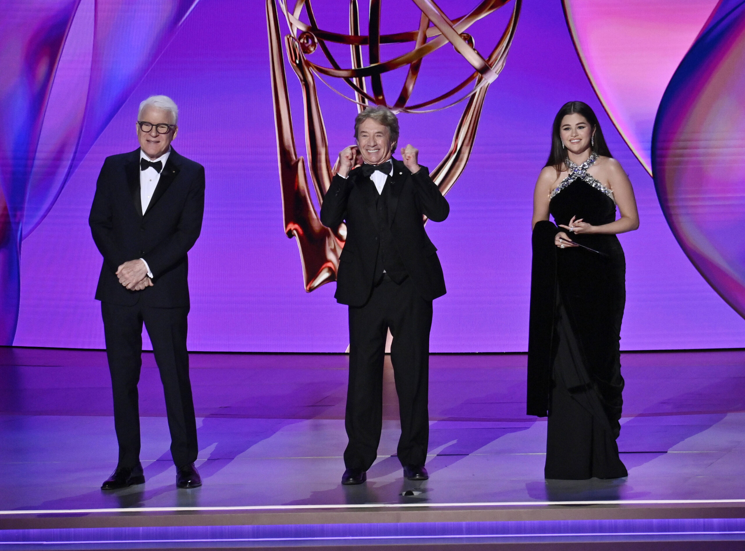 Bluest Flame: Selena Gomez Co-Stars Strut To Song - Pubity