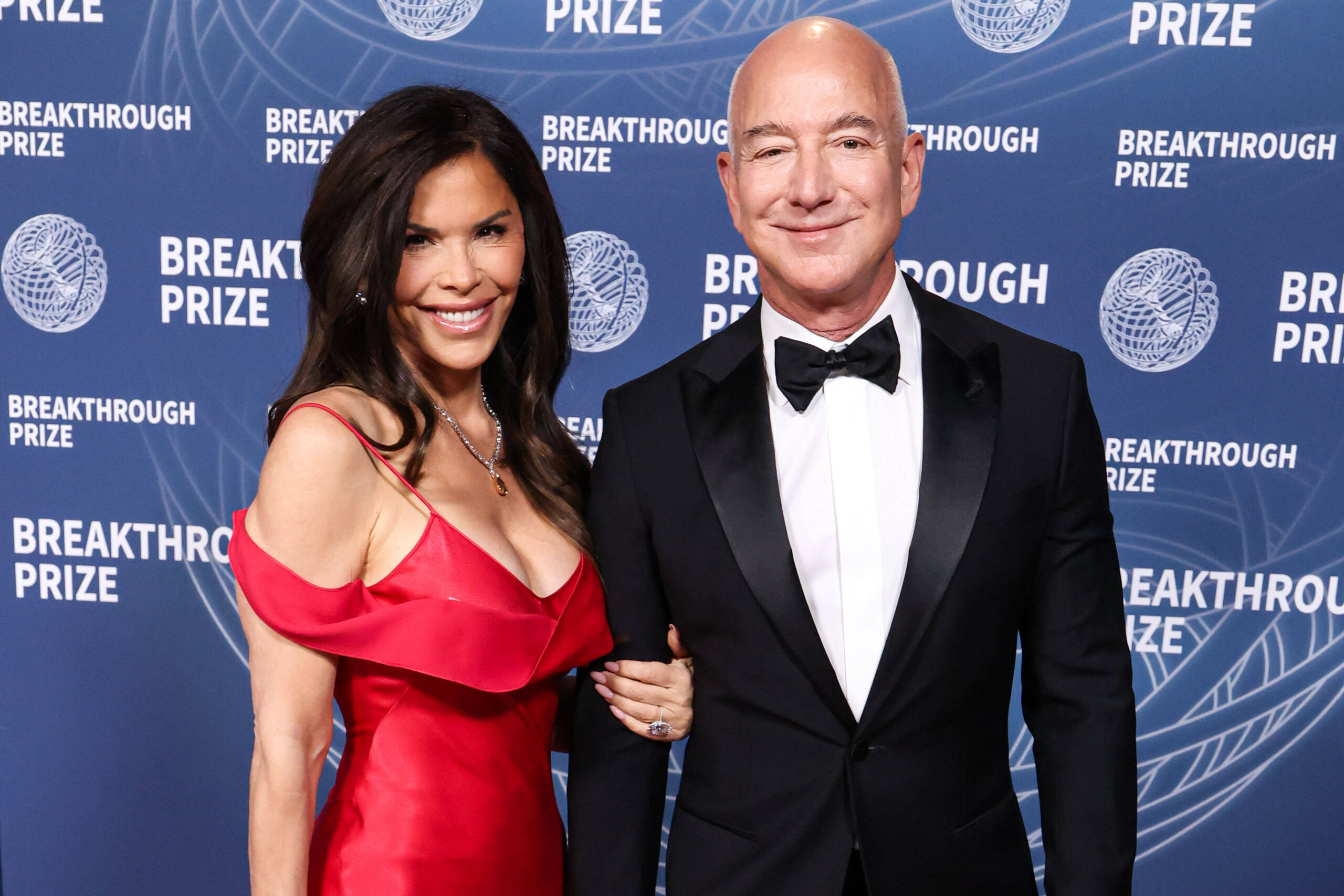 Jeff Bezos Falls Flat: Social Media Explodes - Pubity