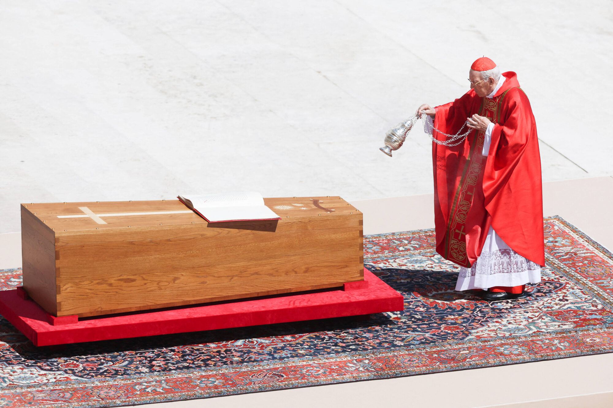 Donald Trump accused of breaking strict dress code at Pope’s funeral ...