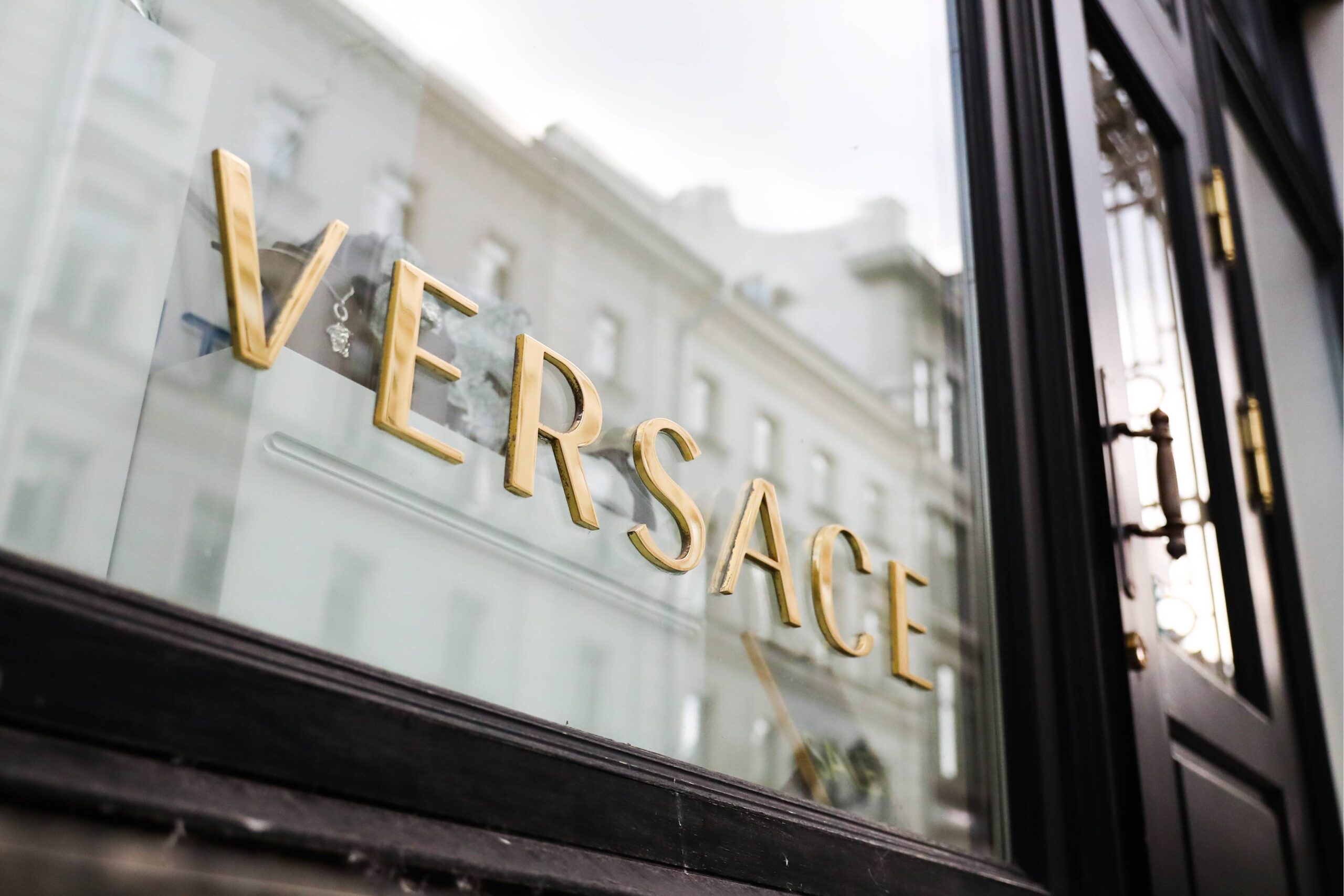 Prada Buys Italian Fashion Brand Versace In a Deal - Pubity
